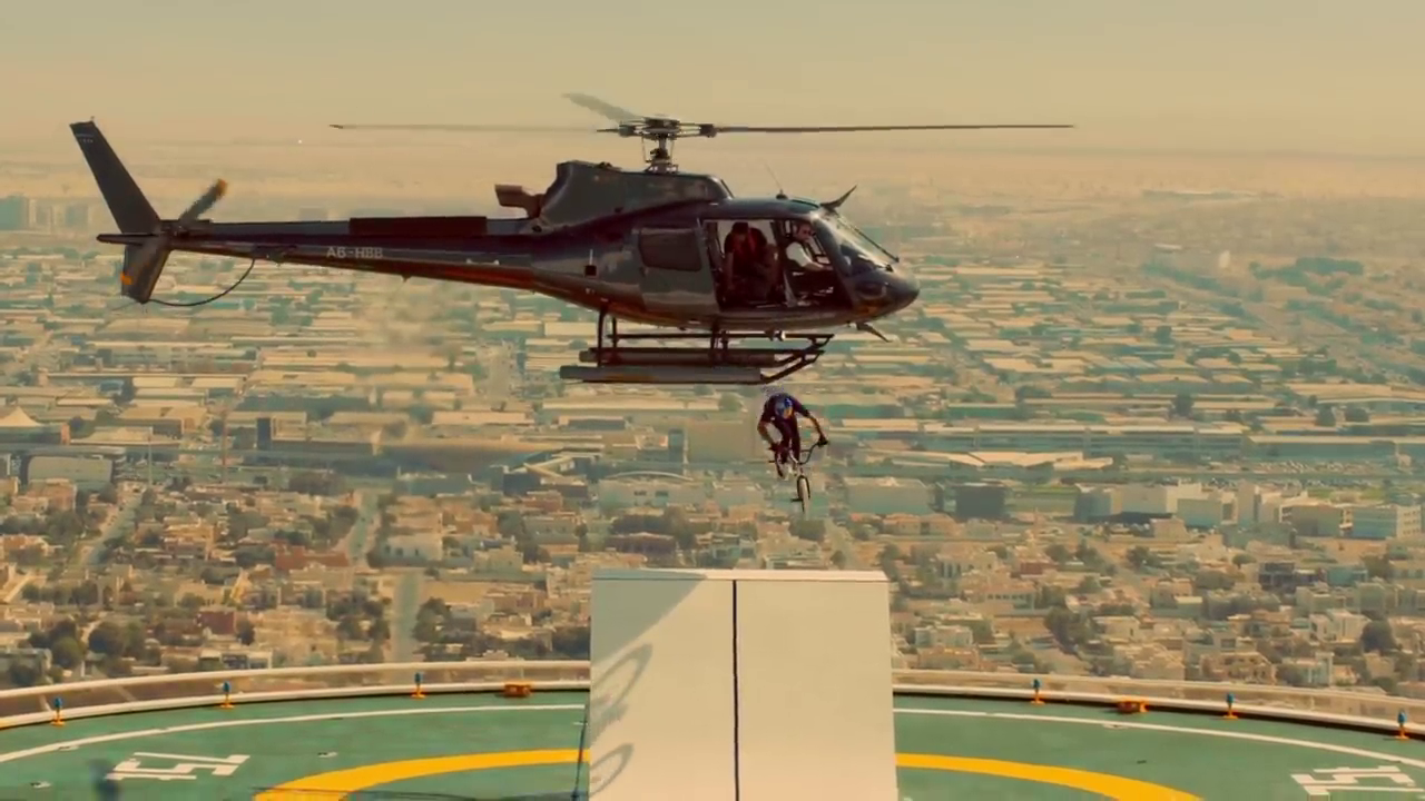 Helicopter Tour Over Dubai by HeliDubai!